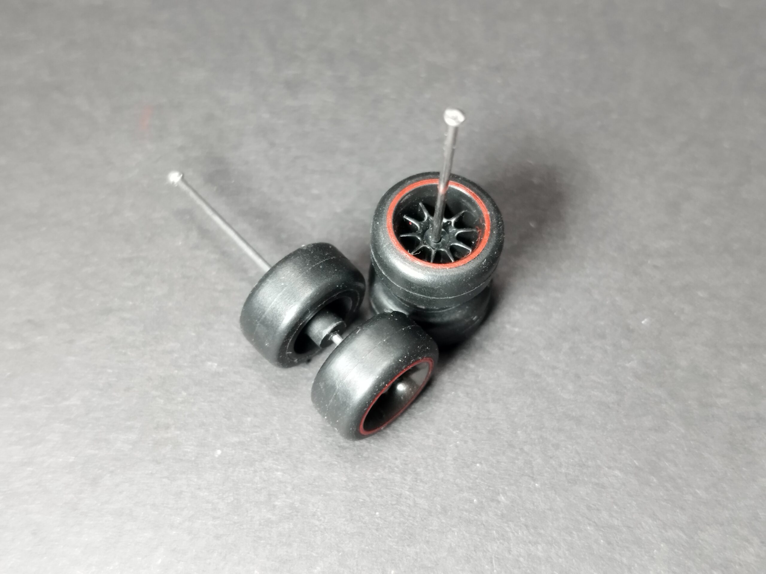 Neo black – red stripe – Garage 164